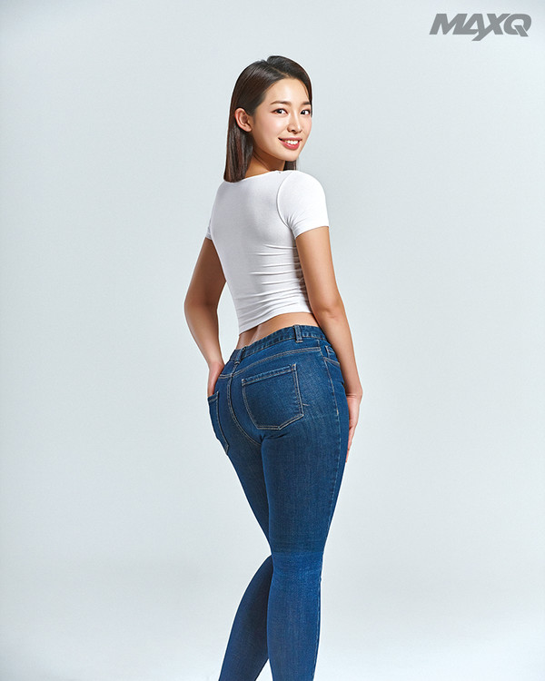 머슬마니아 최강,섹시백, 장하은,,맥스큐2023년 신년호 표지 선공개